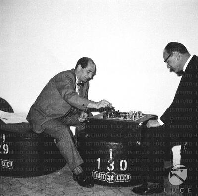 Igor Moiseev plays chess with a man in profile | Europeana