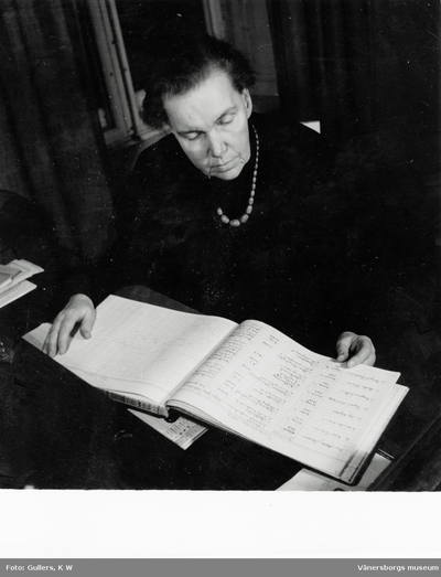 Porträtt Alma Jacobson, Johanna Brunssons vävskola. | Europeana