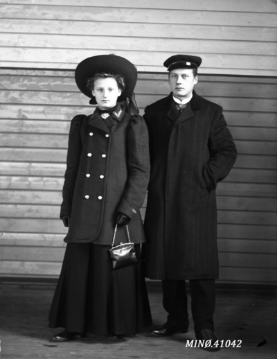 Portrett av par - Petra Kvannsletten (26.4.1891-3.6.1931) og Bjarne ...