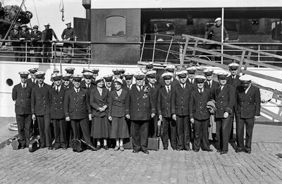 American Finns arrive in Helsinki with s/s Lancastria | Europeana