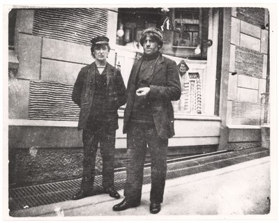 Mikkelsen og Iversen ved ankomsten til Aalesund, Norge, 27.7.1912 ...