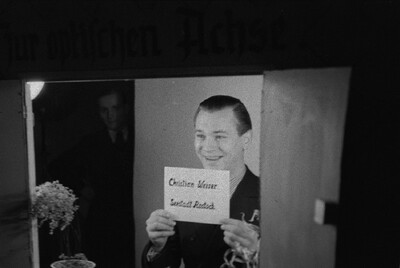 Zur optischen Achse. Porträtserie, vielleicht von Teilnehmern an einem ...