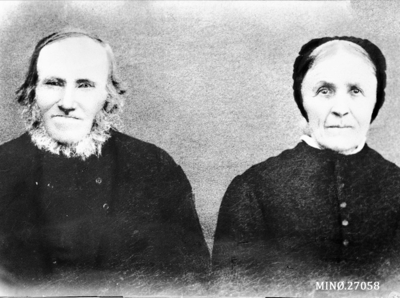 Portrett, Simen og Karen f. Haugen, Kvikne, Kjølmoen. | Europeana
