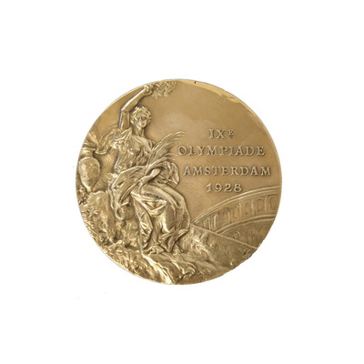 Zilveren Olympische winnaarsmedaille van hoogspringster Lien Gisolf van ...